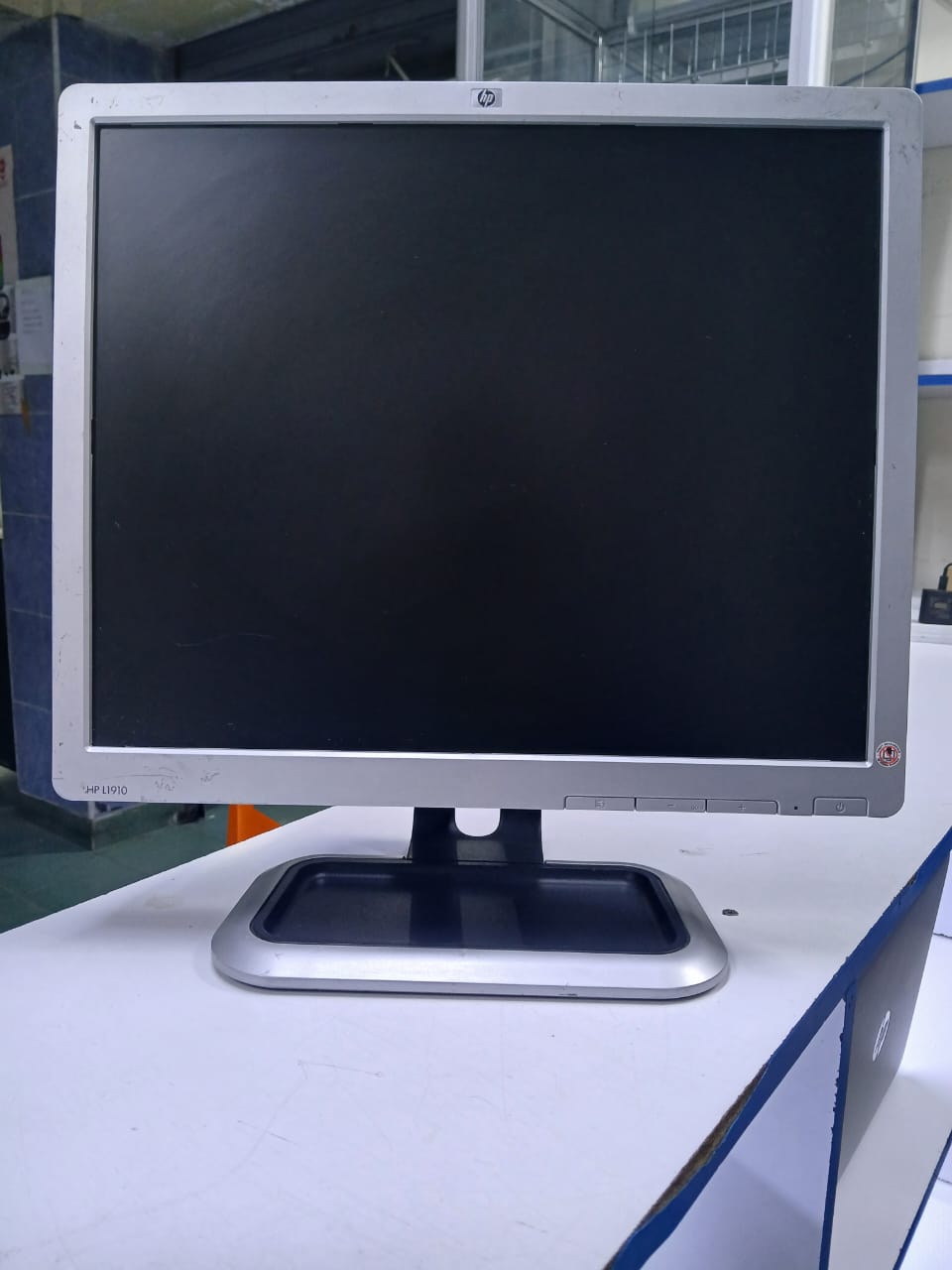 HP Refurbished 19 Inch Square Monitor