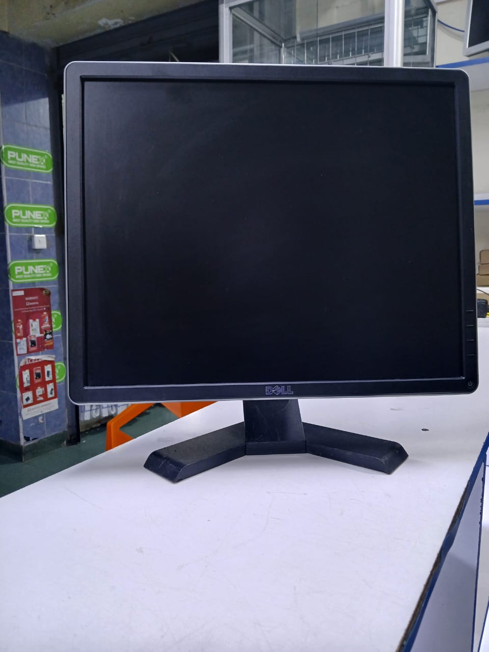 Dell 19 Inch Square Monitor (Refurbrished)